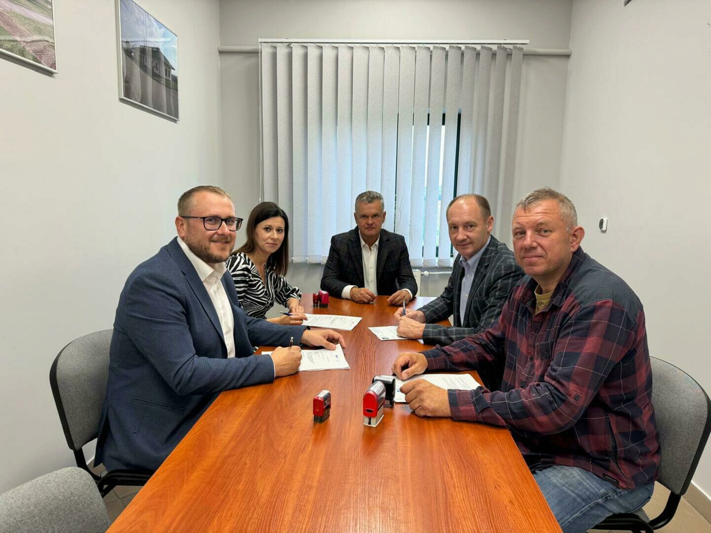 Podpisanie umów na budowę i remont sieci wodociągowej na terenie gminy ...